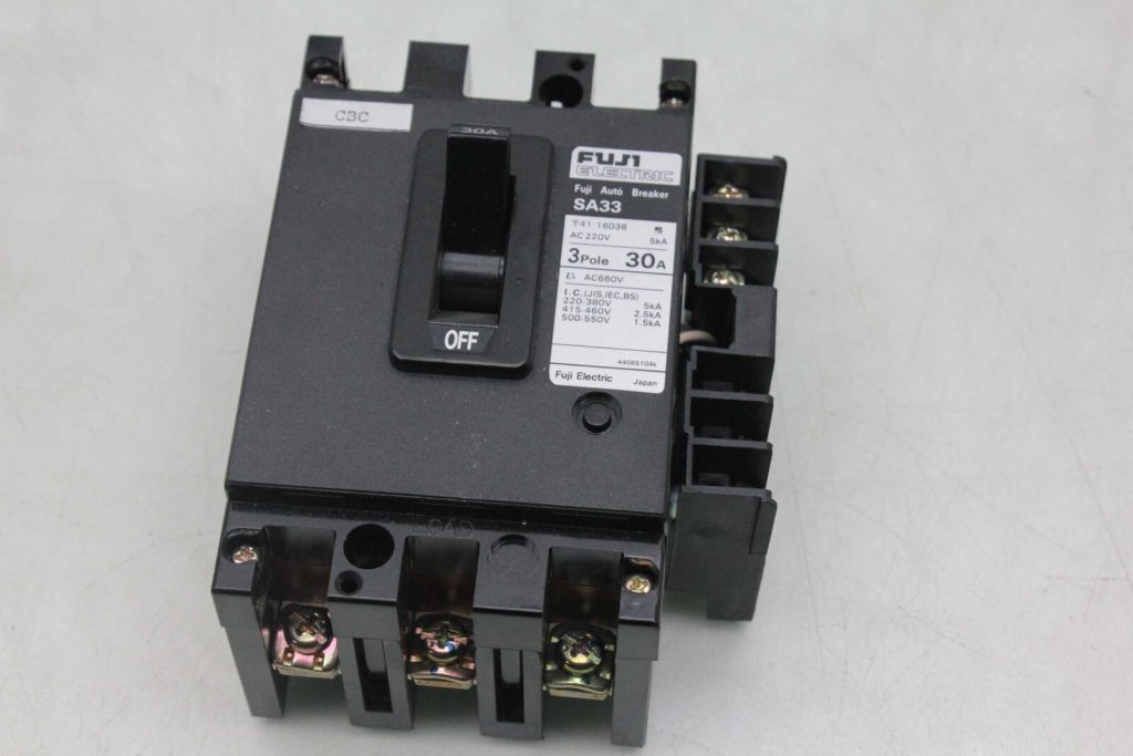 2 Fuji SA33 Electric Auto Circuit Breakers / 3 Pole / 30A / AC 660V ...