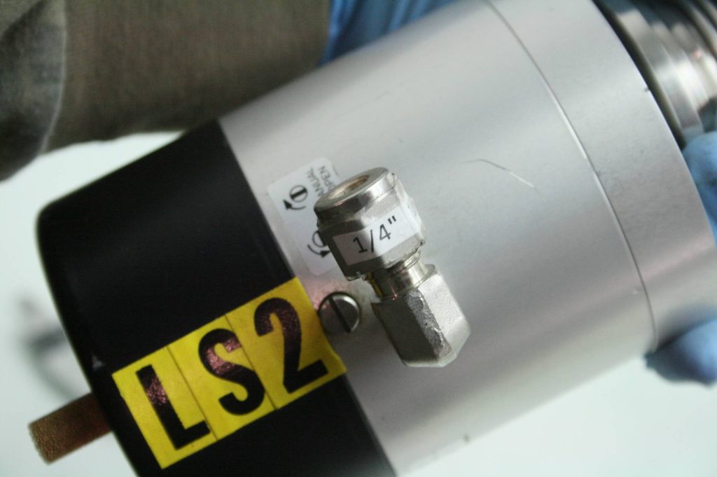 VAT DN40 / KF40 High Vacuum Pneumatic Bellows Actuator 110V Solenoid ...