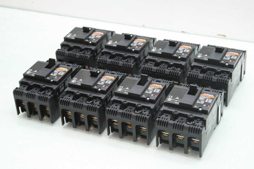 8 Fuji Electric EA33AC-BB3AEAC-010 Industrial Circuit Breaker 10A Three ...