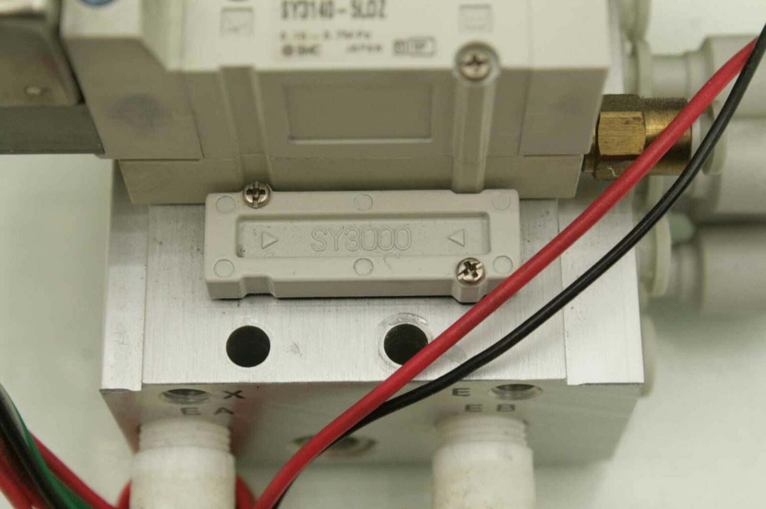 SMC Manifold Block SY3000 w/ (4) Double Solenoid Valves (3) SY3140 (1 ...