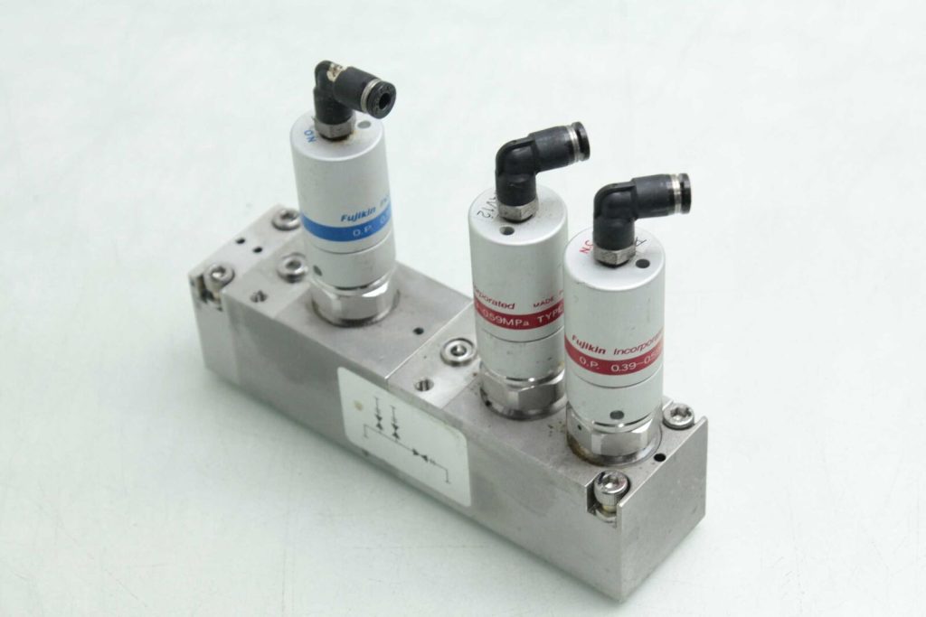 Fujikin FBSDAL-6.35UGF-3B4-DT Pneumatic IGS Valve Block 1MPa / 316 ...