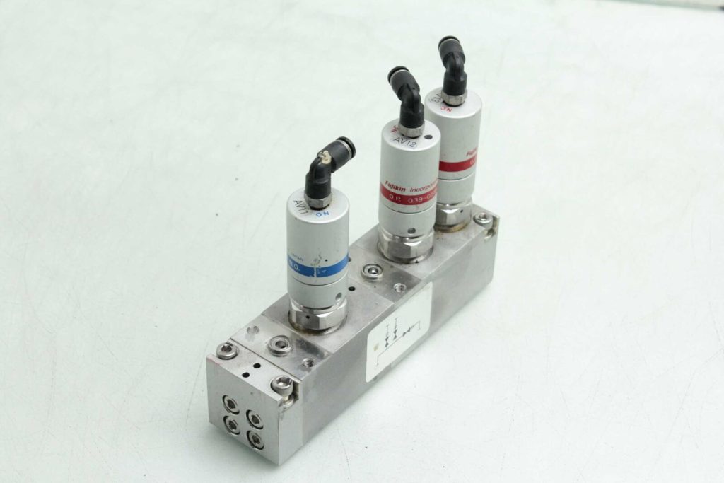 Fujikin FBSDAL-6.35UGF-3B4-DT Pneumatic IGS Valve Block 1MPa / 316 ...