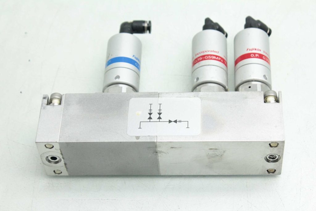 Fujikin FBSDAL-6.35UGF-3B4-DT Pneumatic IGS Valve Block 1MPa / 316 ...