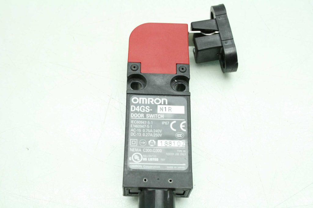 Omron D4GS-N1R Safety Door Interlock Switch with Interlock Key - Used ...