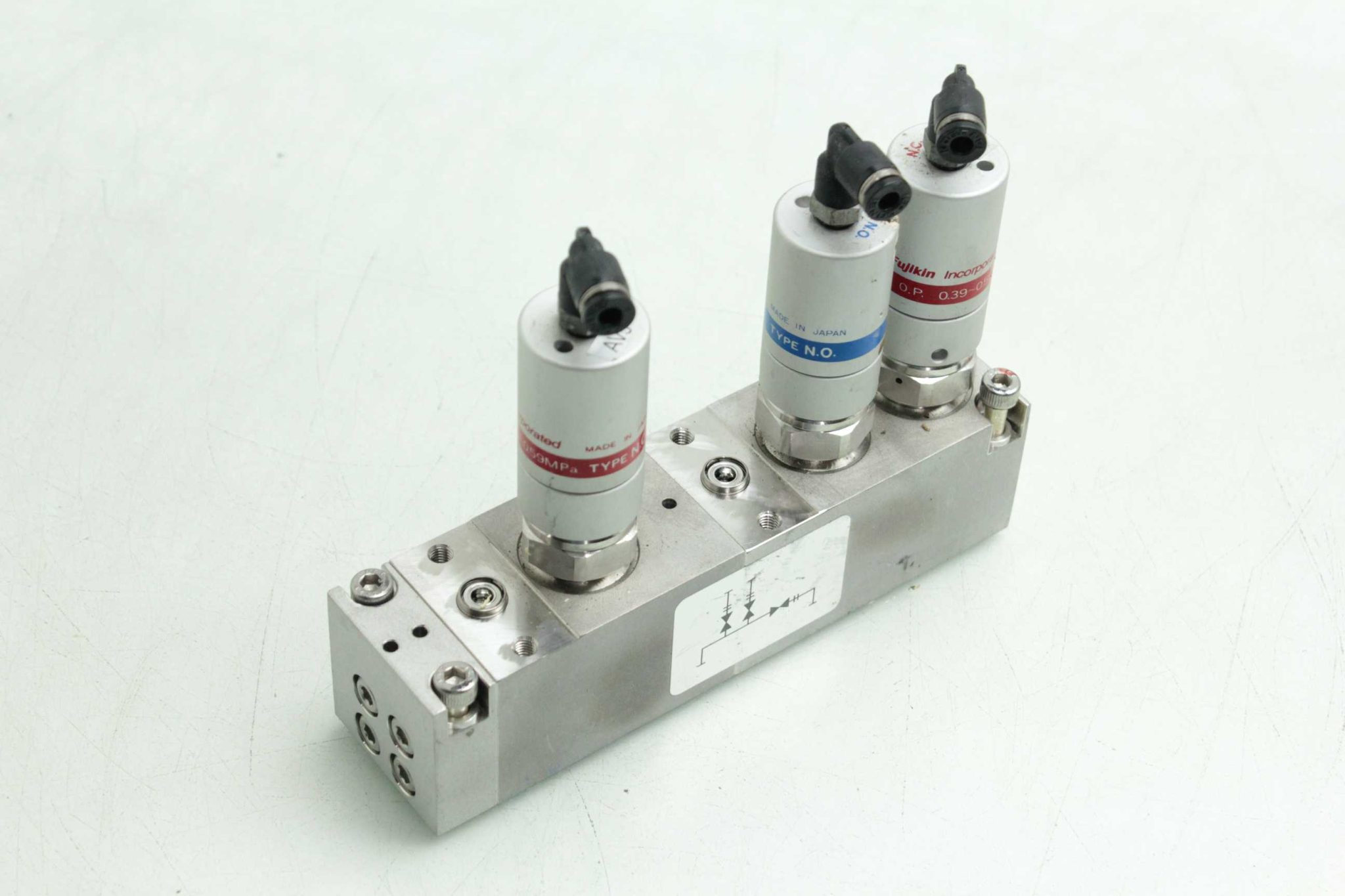 Fujikin FBSDAL-6.35UGF-3B4-DTS Pneumatic IGS Valve Block 1MPa / 316 ...