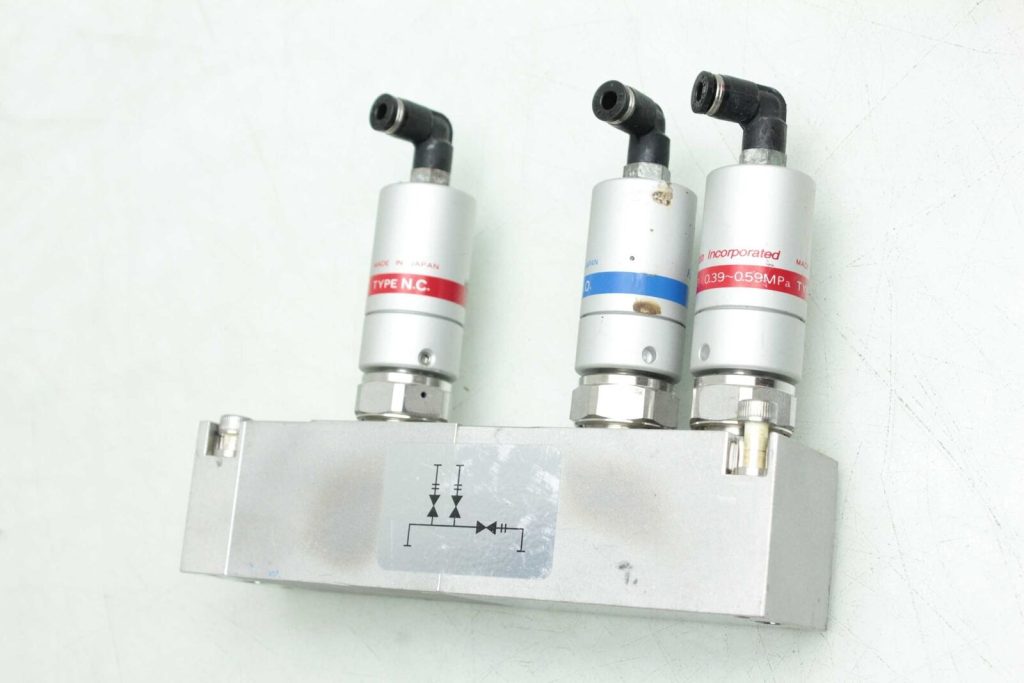 Fujikin FBSDAL-6.35UGF-3B4-DTS Pneumatic IGS Valve Block 1MPa / 316 ...