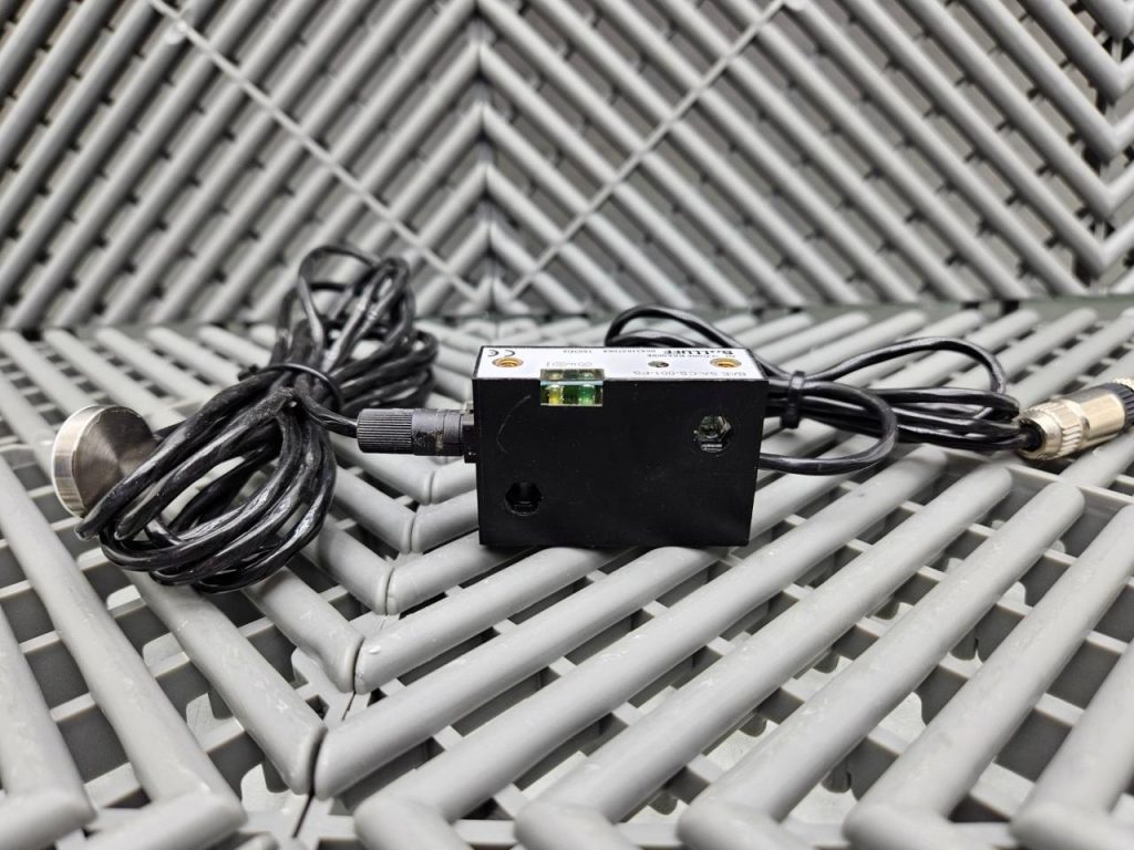 Balluff BAE SA-CS-001-PS Signal Amplifier w/ Capacitive Disc Sensor ...