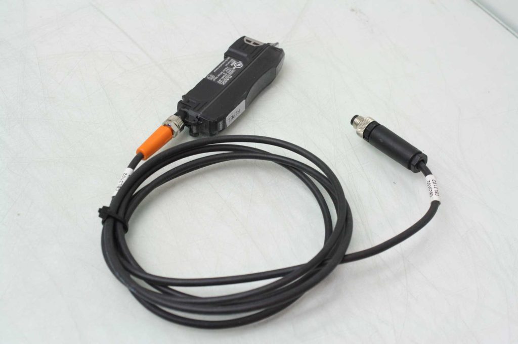 Keyence FS-N15CP Digital FIber Optic Amplifier M8 Connector 24V DC w ...