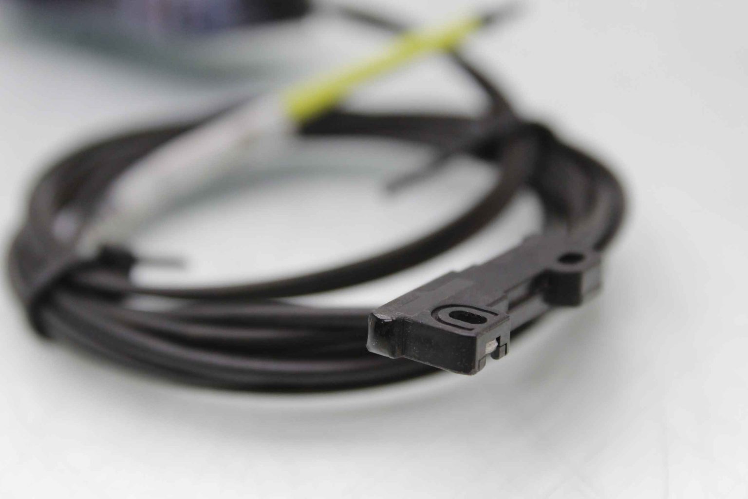 Keyence FS-V32 Digital Fiber Optic Sensor - Used - Motion Constrained ...