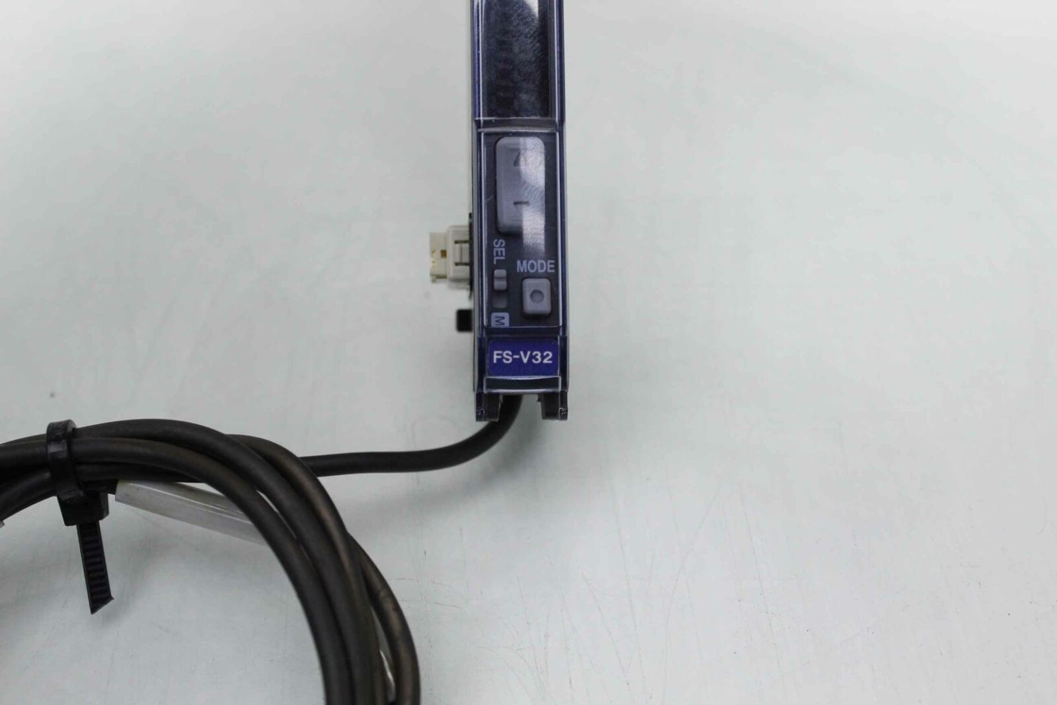 Keyence FS-V32 Digital Fiber Optic Sensor - Used - Motion Constrained ...
