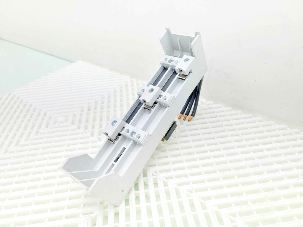 Rittal SV 3036.000 OM Adapters 690VAC 63A 3-Pole Busbars w/ Cables ...