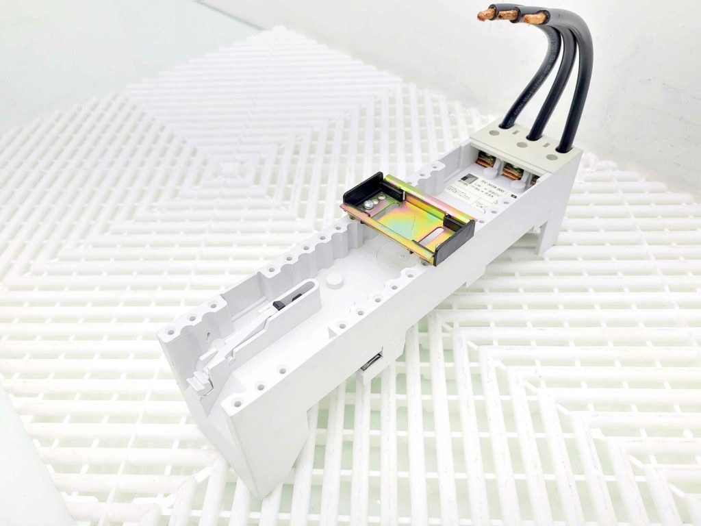 Rittal SV 3036.000 OM Adapters 690VAC 63A 3-Pole Busbars w/ Cables ...