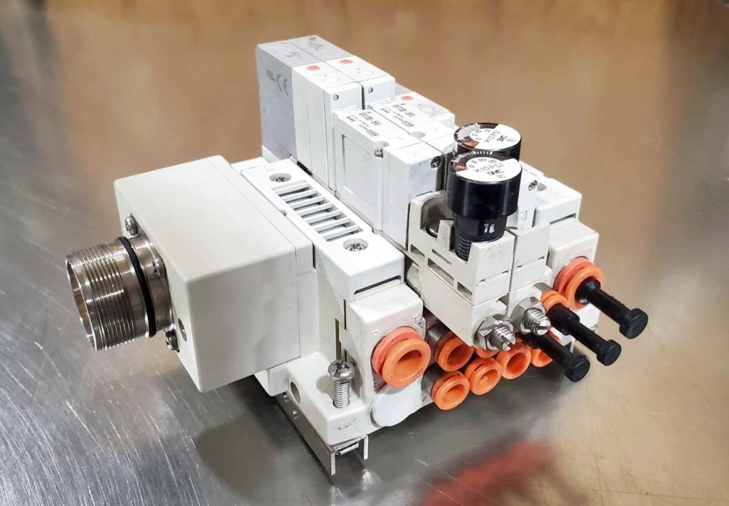 SMC SS5V1 Solenoid Valve Assembly w/ (4x) SV1100-5FU Solenoid Valves ...