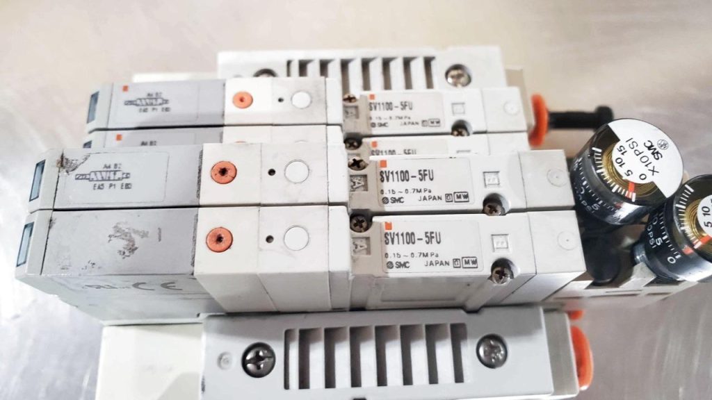 SMC SS5V1 Solenoid Valve Assembly w/ (4x) SV1100-5FU Solenoid Valves ...