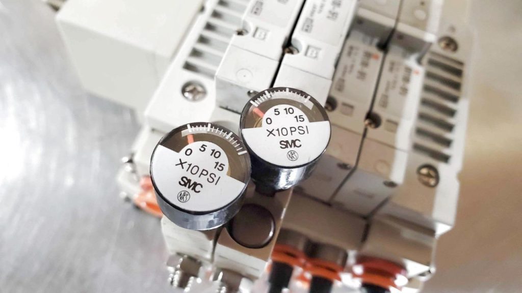 SMC SS5V1 Solenoid Valve Assembly w/ (4x) SV1100-5FU Solenoid Valves ...