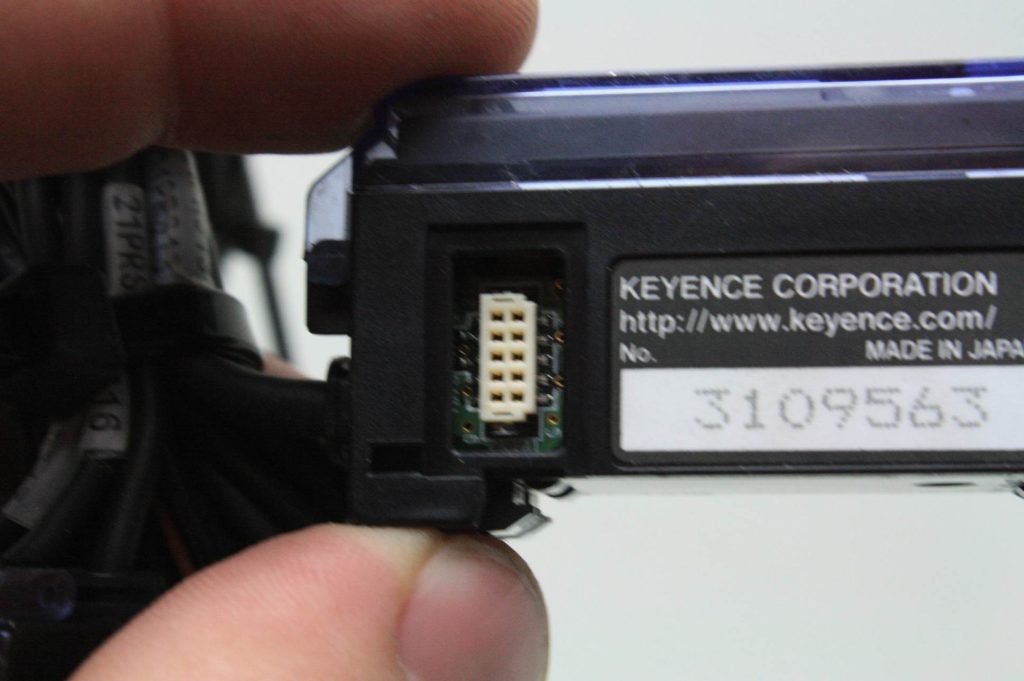 Keyence FS-V1P Photoelectric Amplifier w/ 3 FS-T2 Slave Amplifiers ...