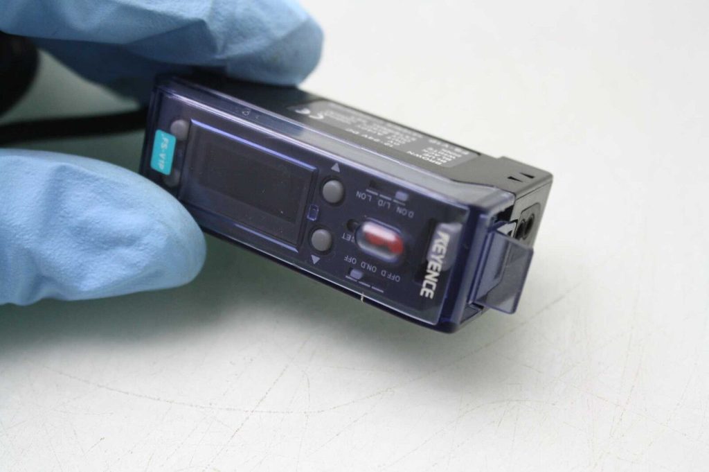 Keyence FS-V1P Photoelectric Fiber Optic Sensor Amplifier - Used ...